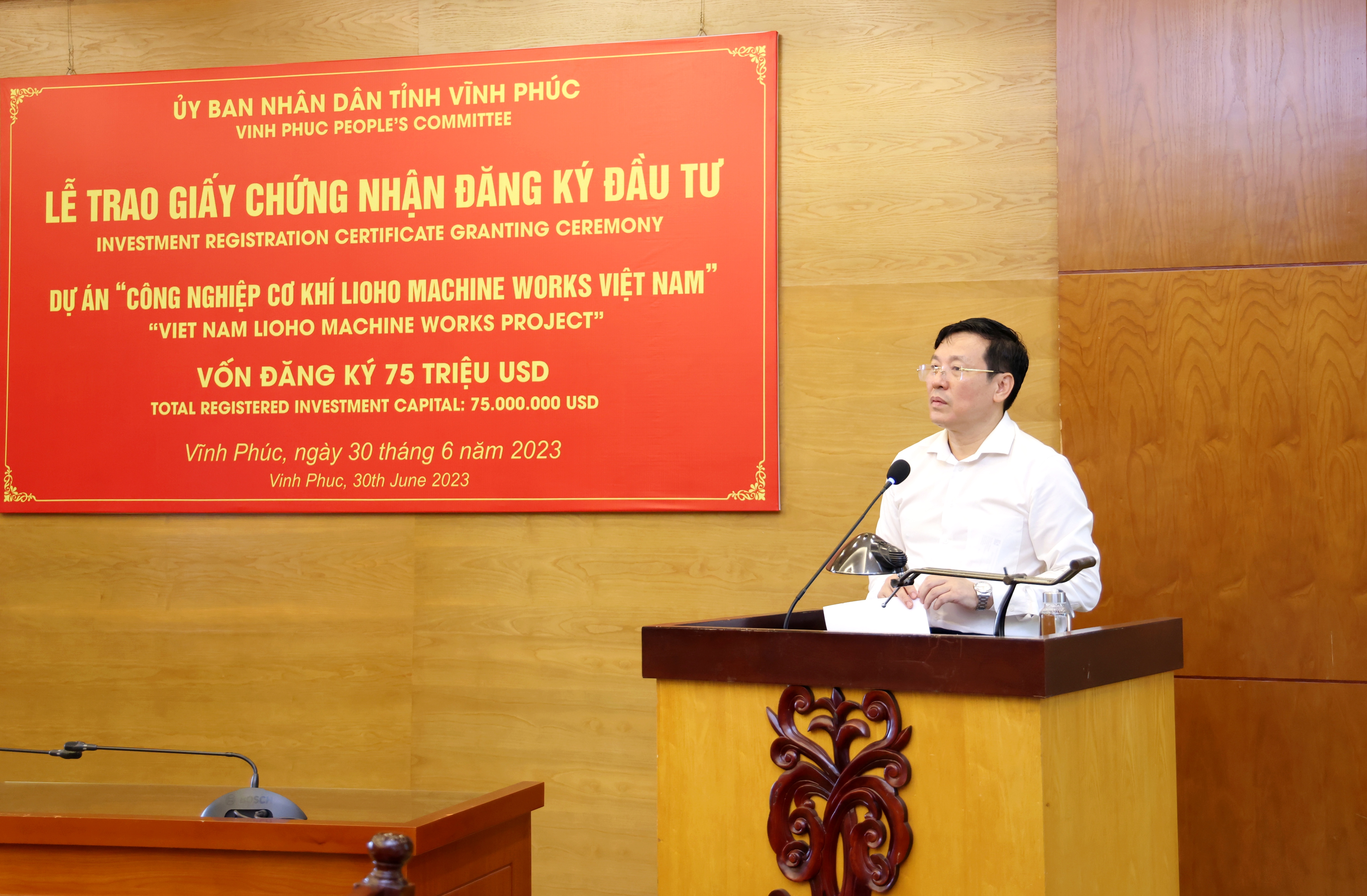 Trao Giấy chứng nhận đăng ký đầu tư dự án “Công nghiệp cơ khí Lioho ...