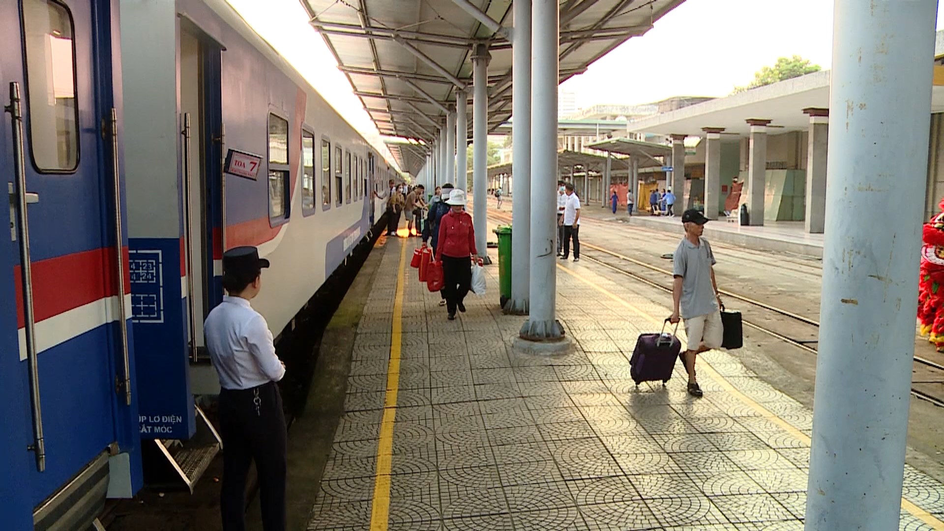 Summer 2024: Tourists to Da Nang by train grow