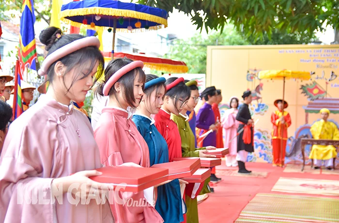 More than 400 students experience the Minh Kinh Bac Hoc exam