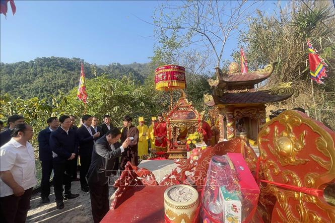 Paying tribute and commemorating the contributions of King Le Thai To.