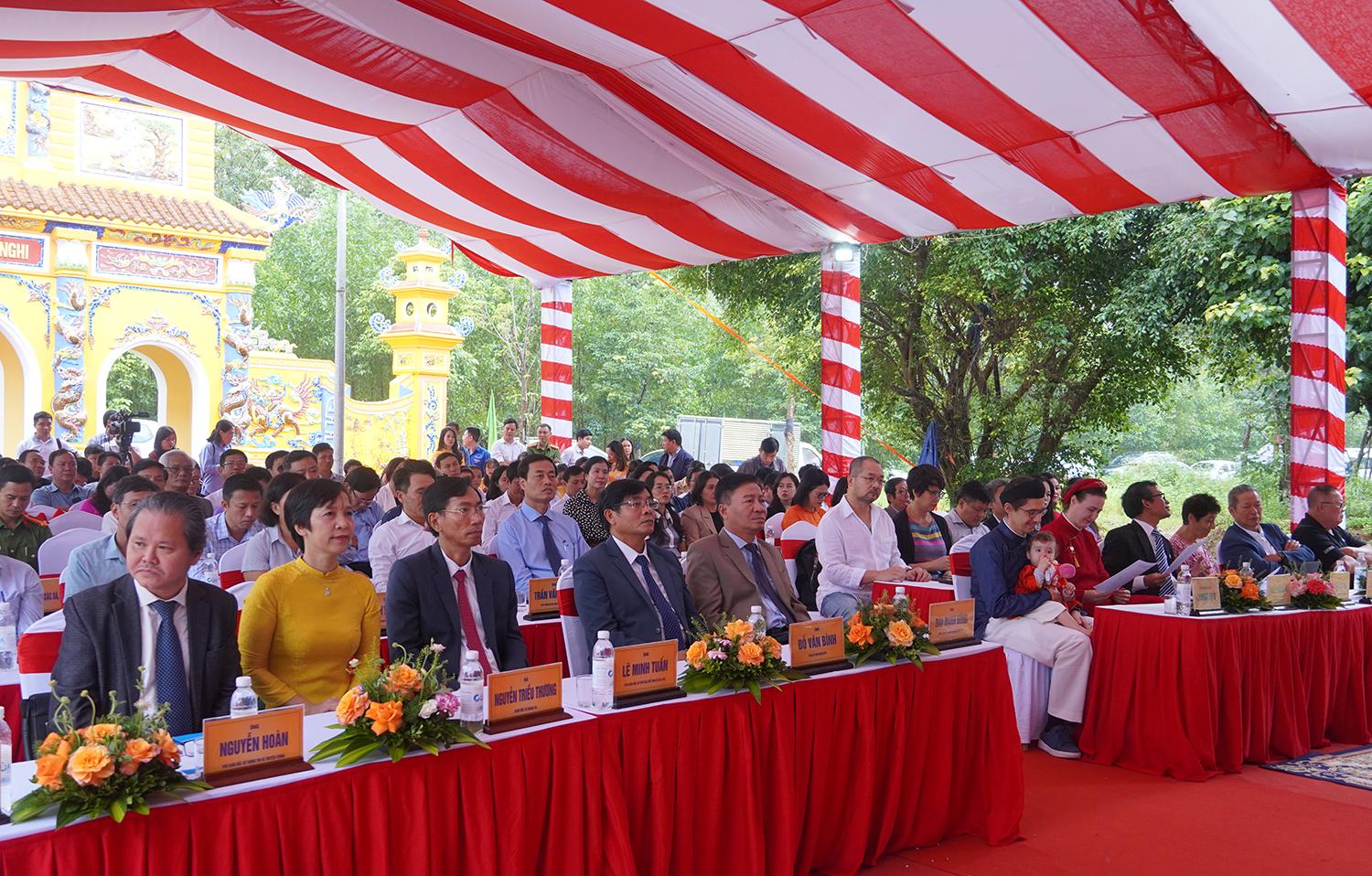 Launching the book “Ham Nghi - Emperor in exile - artist in Algiers ...