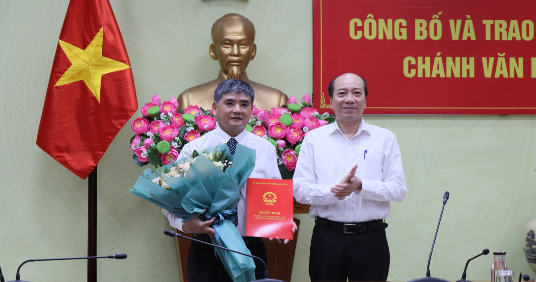 Appointing Mr. Nguyen Duc Vinh to hold the position of Chief of Office of Dak Lak Provincial ...