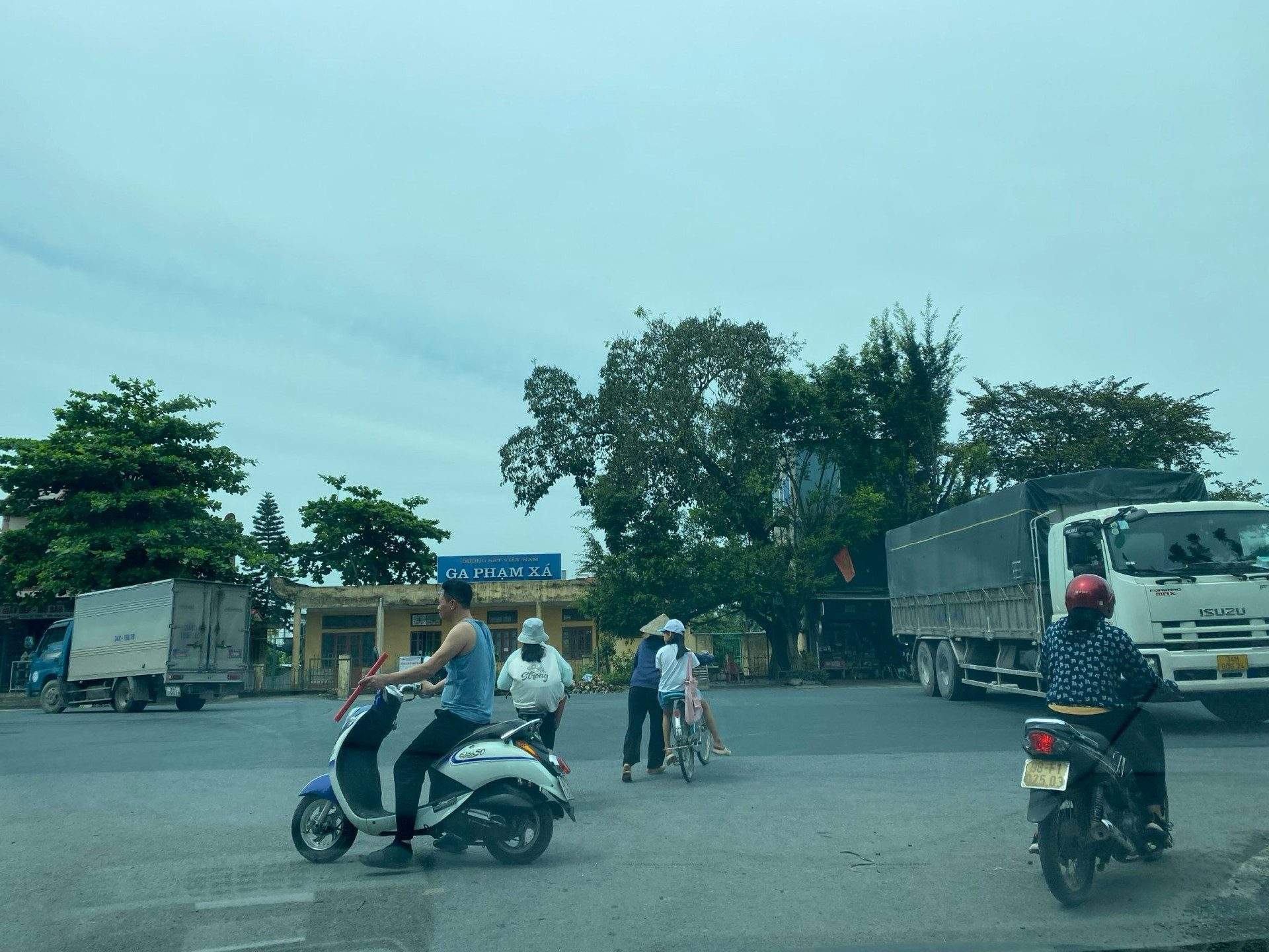 VIDIFI plans to install a traffic light system at Pham Xa station ...