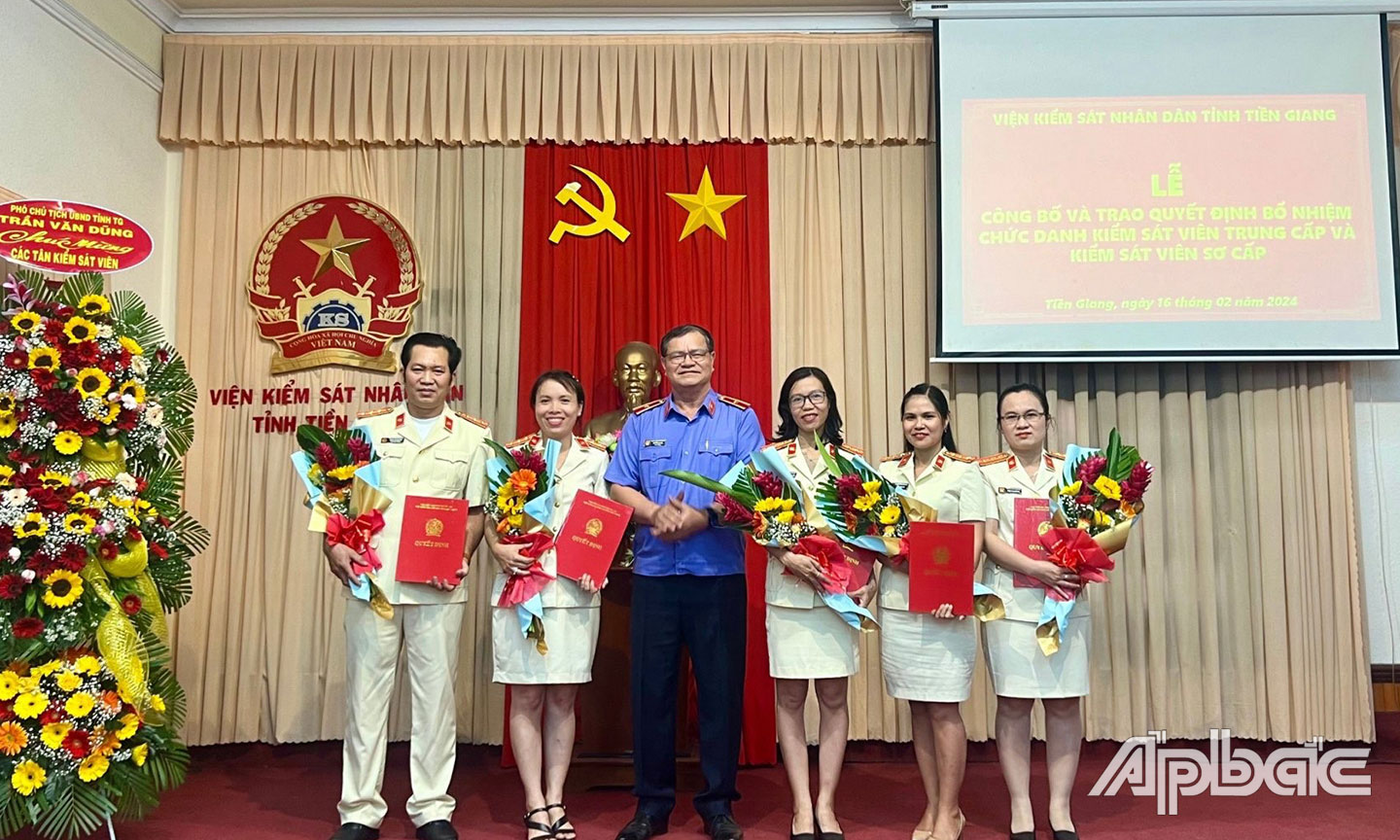 Tien Giang Provincial People's Procuracy: Awarding the decision to appoint the position of ...