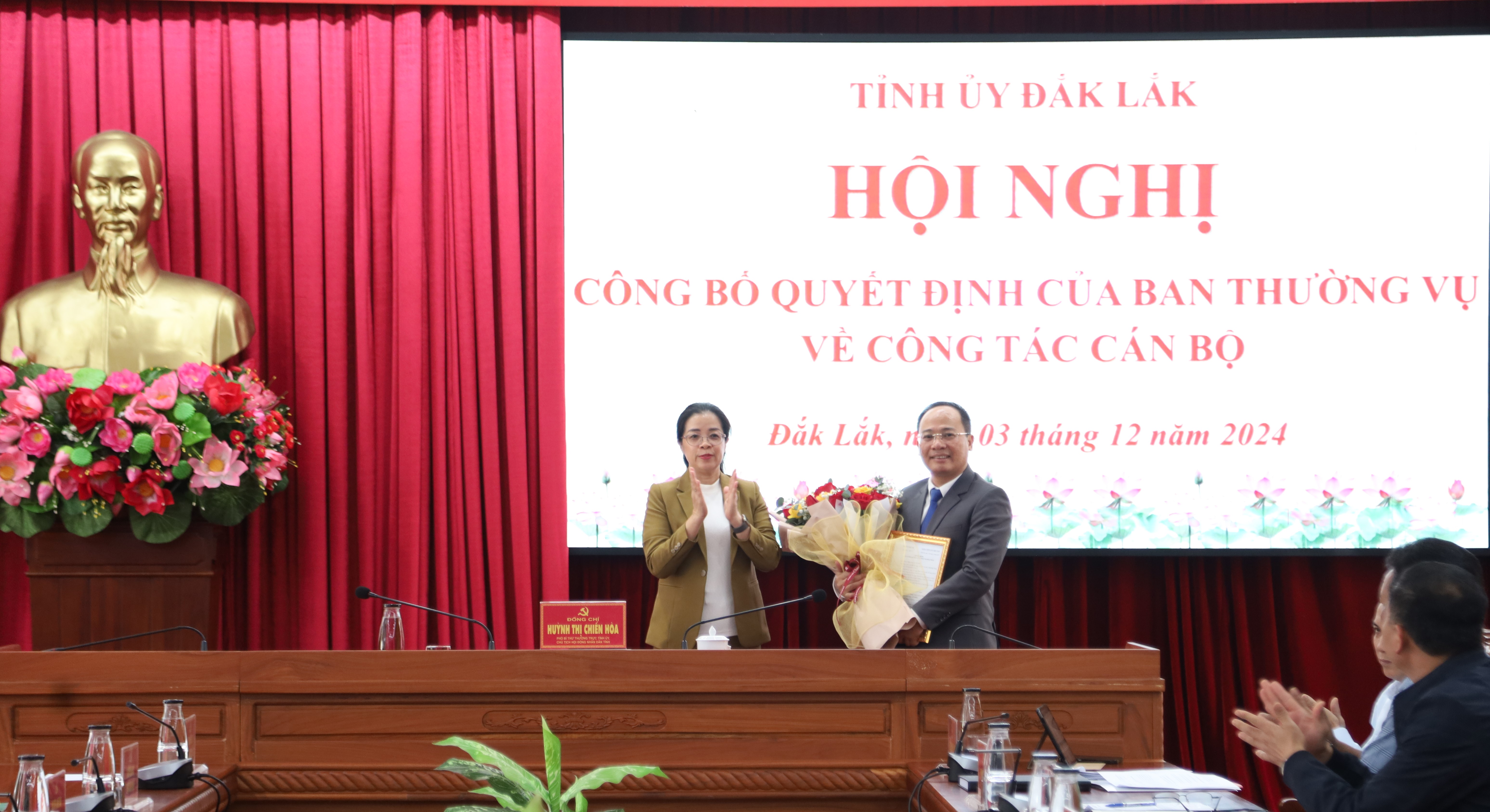 Comrade Ha Duc Thanh was appointed Deputy Chief of the Provincial Party Committee Office.