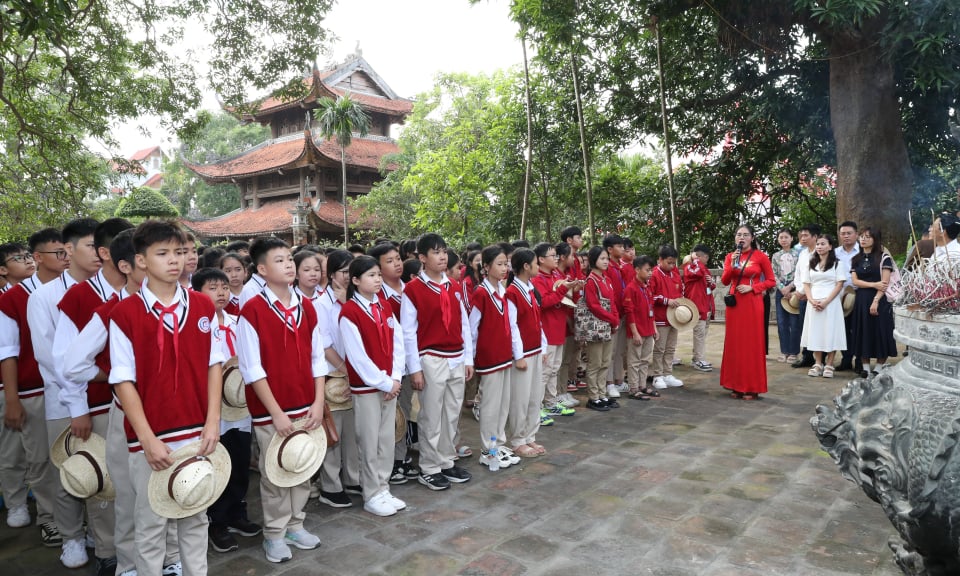 Extracurricular education program "Beauty of Dai Dong ancient village"