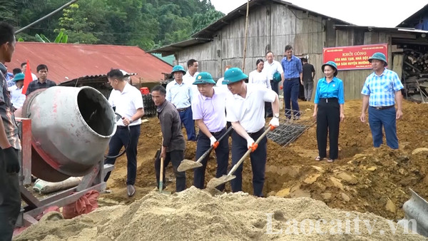 Muong Khuong supports granting land use right certificates to ethnic ...
