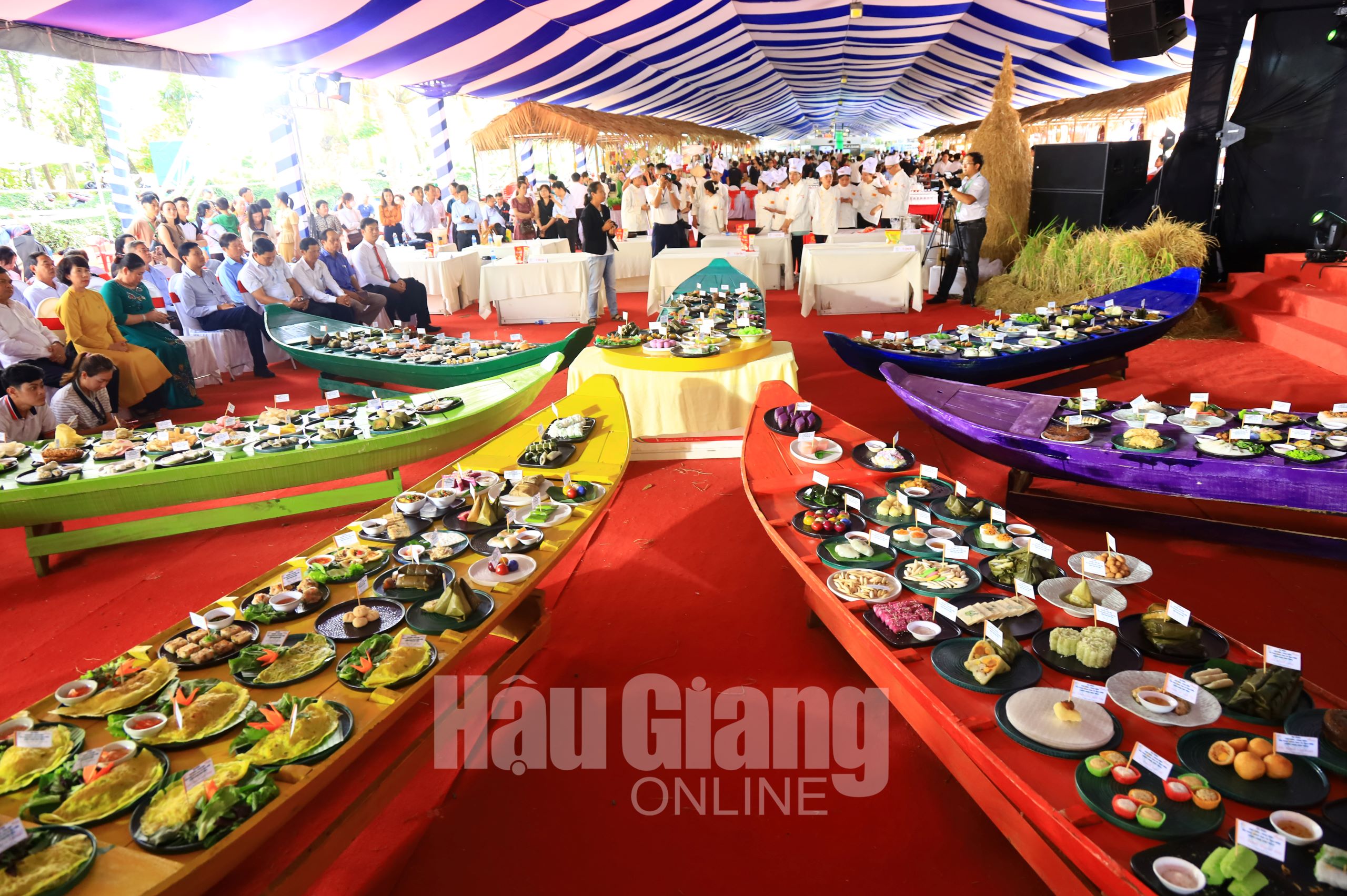 40 artisans prepare and perform 200 rice and sticky rice cakes, setting ...