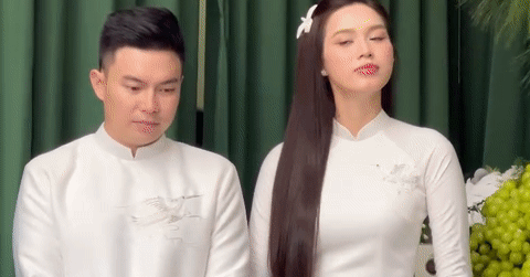 A close-up look at the engagement ceremony of beauty queen Do Thi Ha and businessman Nguyen Viet ...