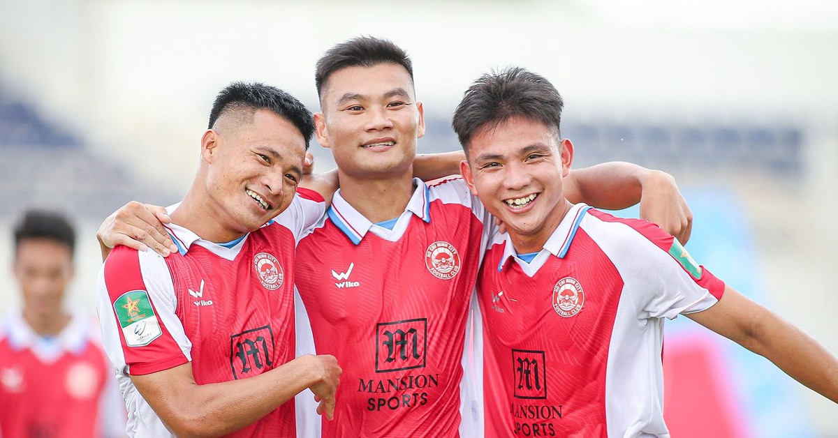 Rain of goals in the Ho Chi Minh City football derby