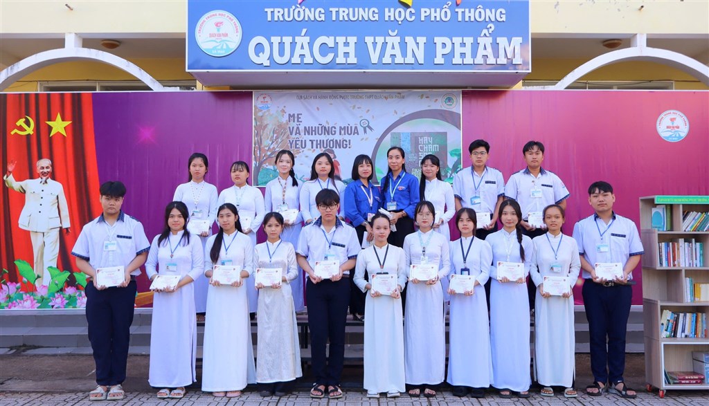 Quach Van Pham High School: Organized a Book Club meeting with the ...