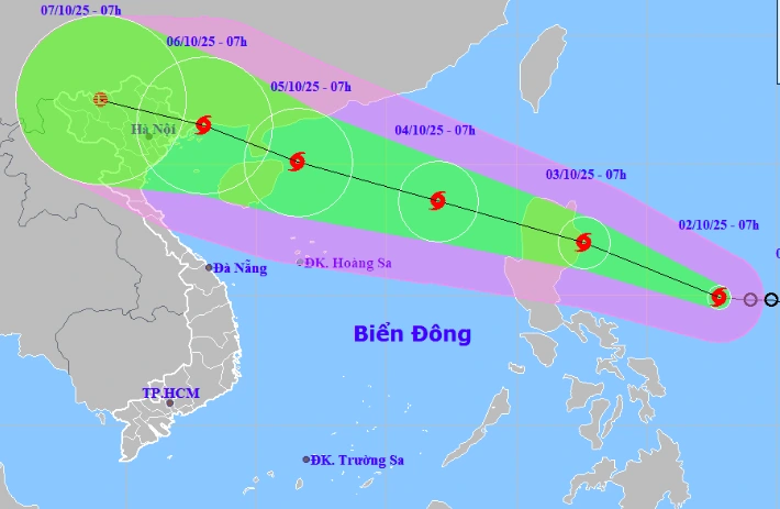 Typhoon Matmo intensifies to level 12, affecting mainland Vietnam.