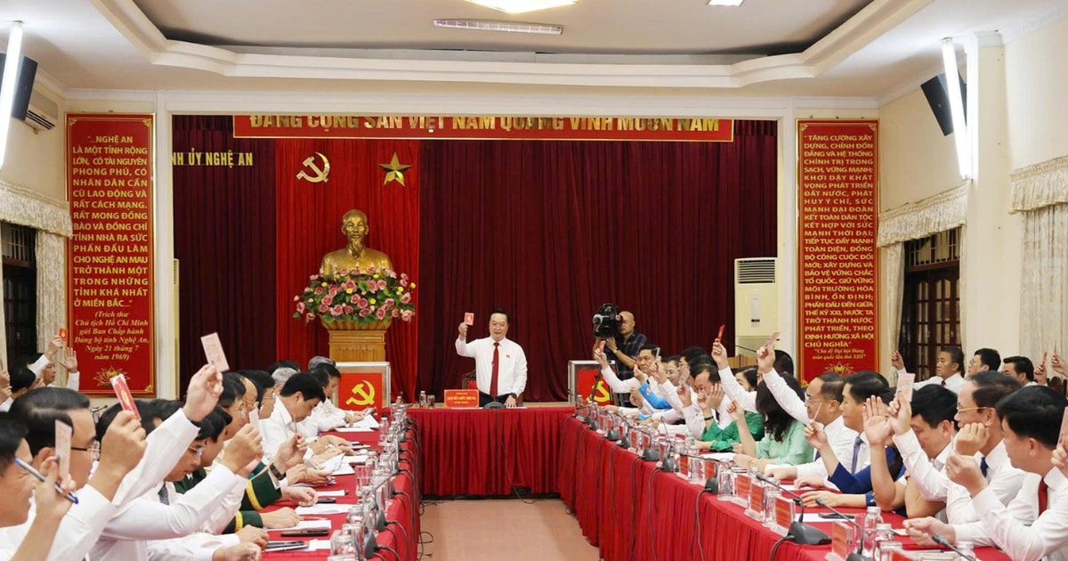 Mr. Nguyen Duc Trung was re-elected as Secretary of Nghe An Provincial ...