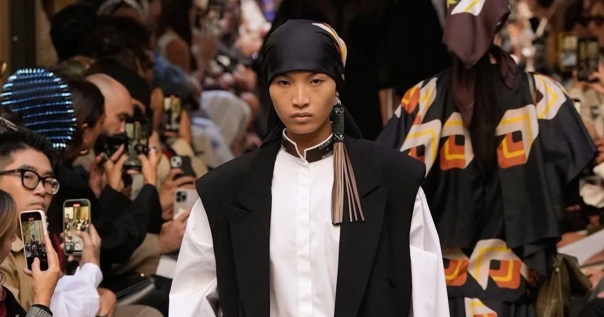 Model Huynh Tu Anh is in high demand for shows at Milan Fashion Week 2025.