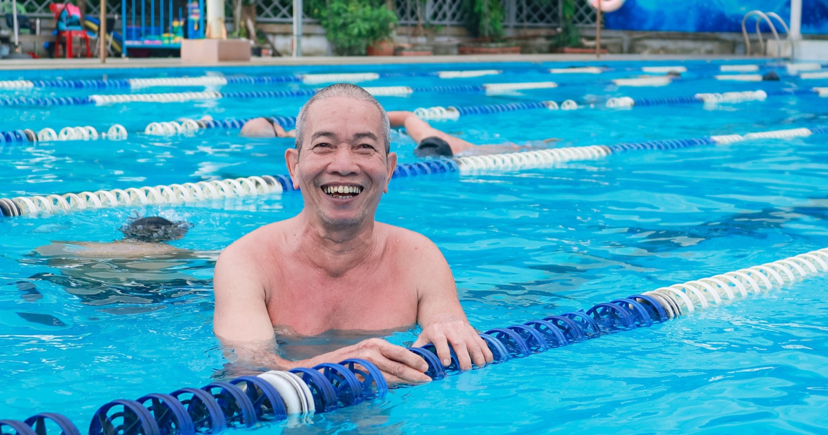Free swimming lessons: Elderly people in Ho Chi Minh City ...