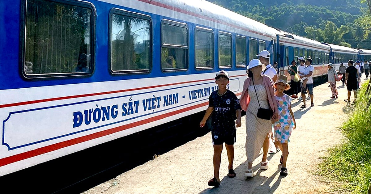Temporarily suspending the heritage train connecting Hue with Da Nang ...