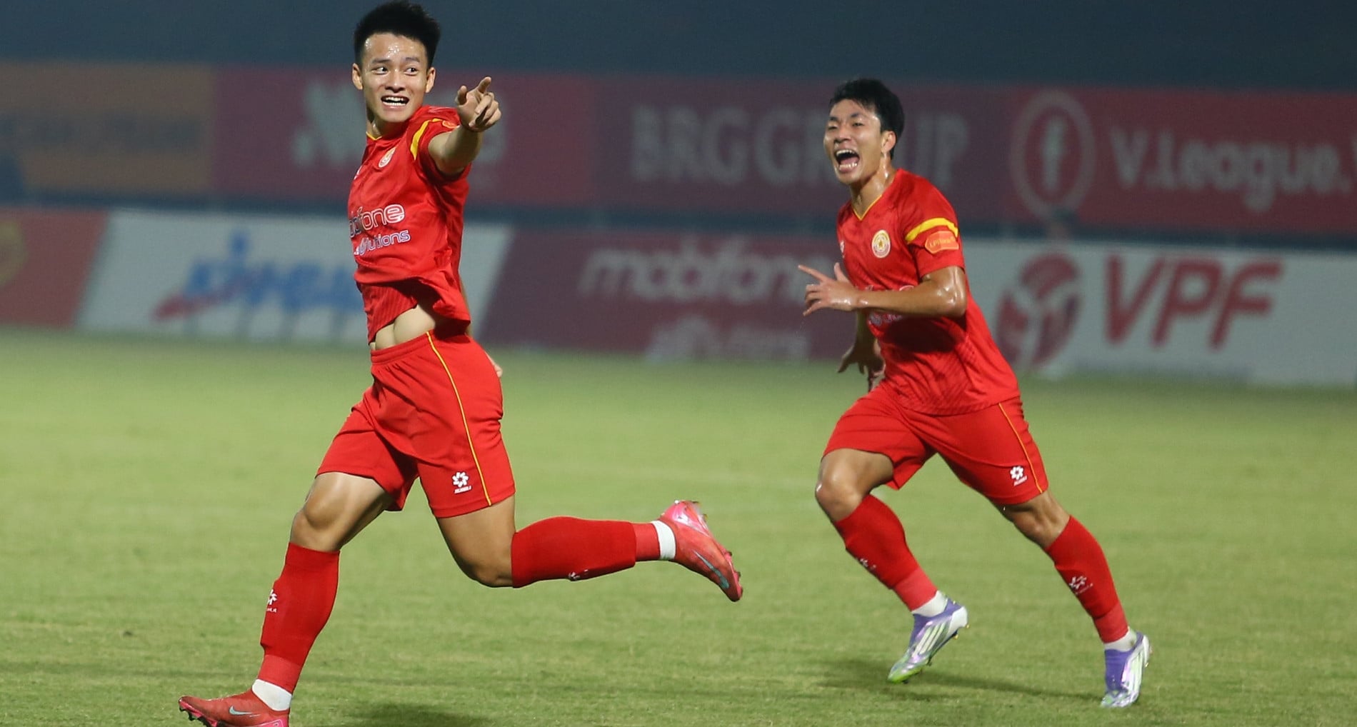 Fútbol en directo PVF-CAND 1-3 Ninh Binh: Hoang Duc marca una obra maestra