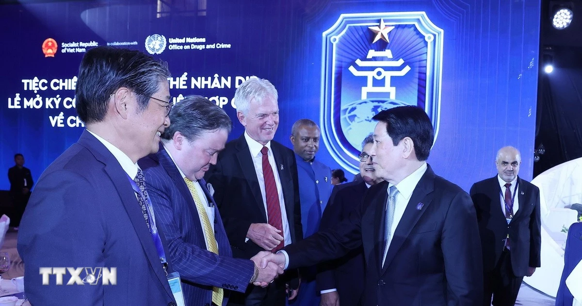 The President hosted a reception for delegations attending the signing ...