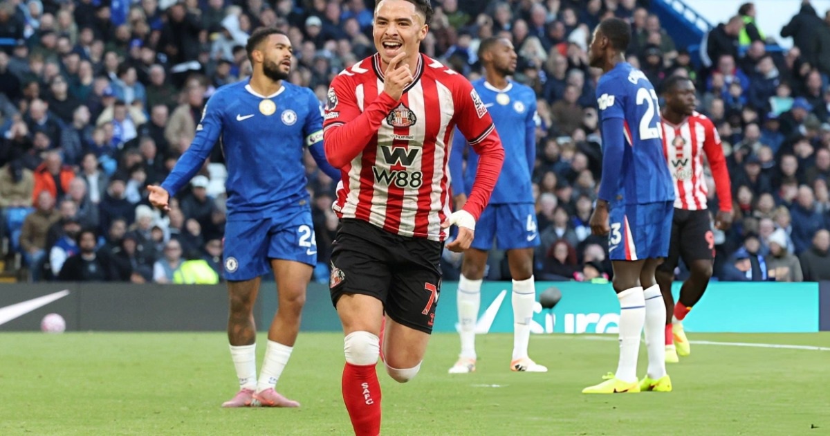 Chelsea thua sốc trên sân nhà, Sunderland leo lên nhì bảng