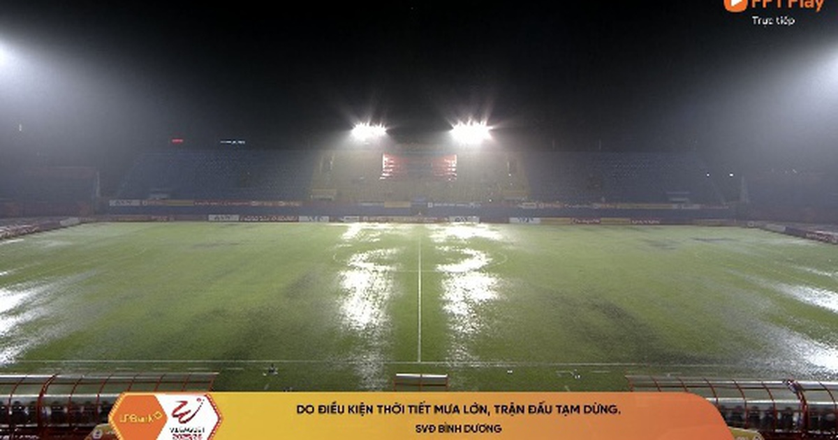 Starker Regen zwang das Spiel Becamex TP.HCM – Hanoi zur ...