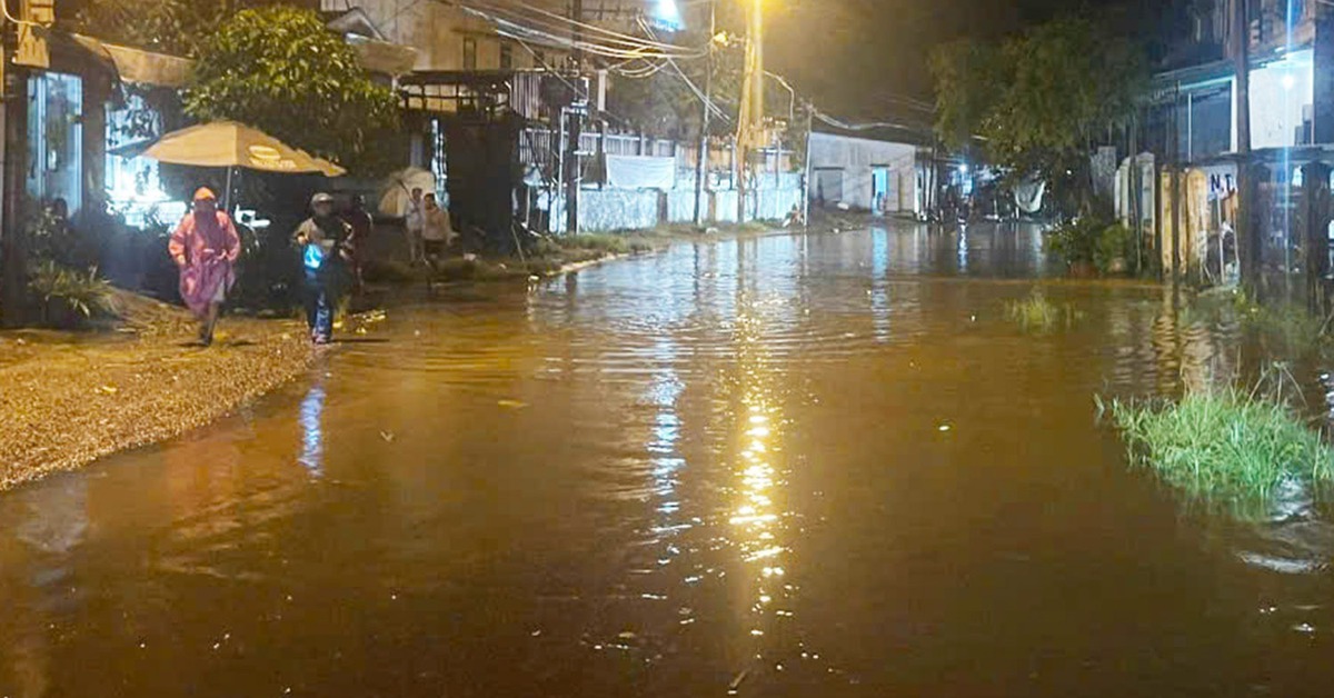 Nước sông Vu Gia, Thu Bồn lên nhanh, nhiều nơi ở Đà Nẵng ngập trong nước lũ