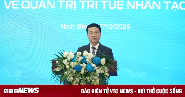 Minister Nguyen Manh Hung: AI goes in a 'narrow corridor' to serve humans