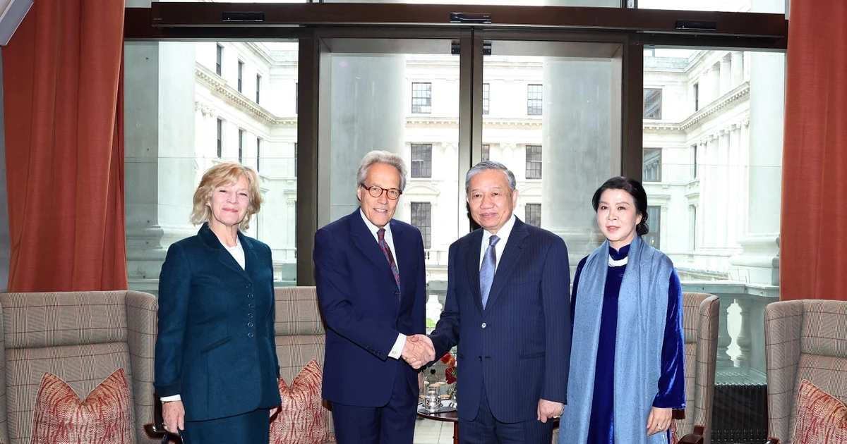 General Secretary To Lam and his wife received the Duke of Richmond and ...