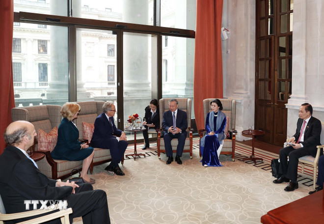 General Secretary To Lam and his wife received the Duke of Richmond and ...