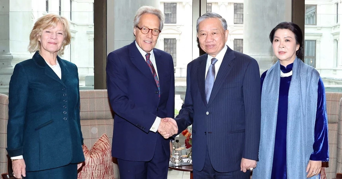 [Photo] General Secretary and his wife receive the Duke of Richmond and ...