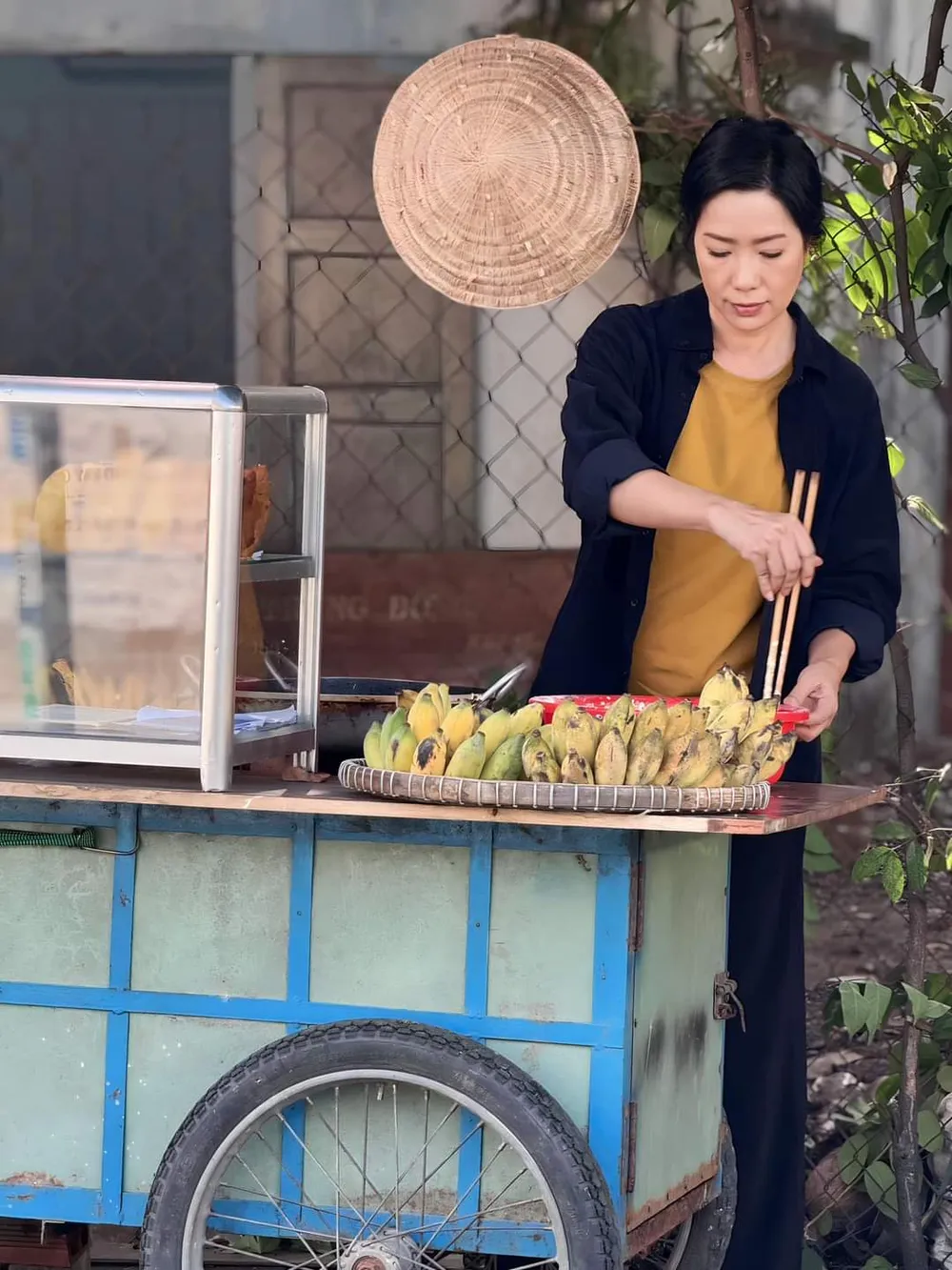 People's Artist Trinh Kim Chi plays two opposite fates