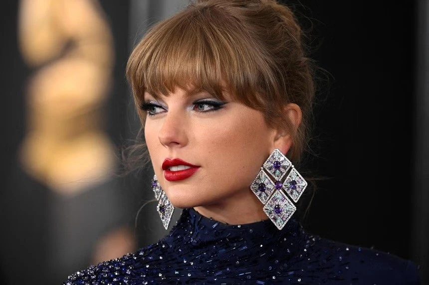 Taylor Swift breaks streaming record with new album “Showgirl”