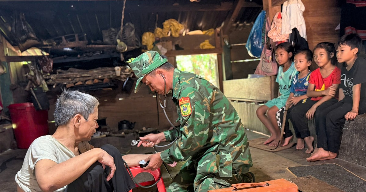 Youth of Nam Giang International Border Gate Border Guard Station join ...