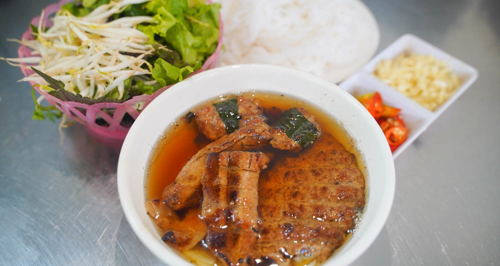 Chinese tourists who ate bun cha at 5 Michelin-starred restaurants ...