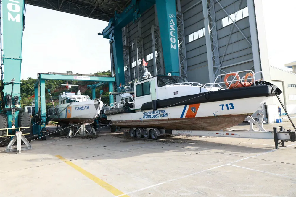 Vietnam Coast Guard inspects proactive response to storm No. 13