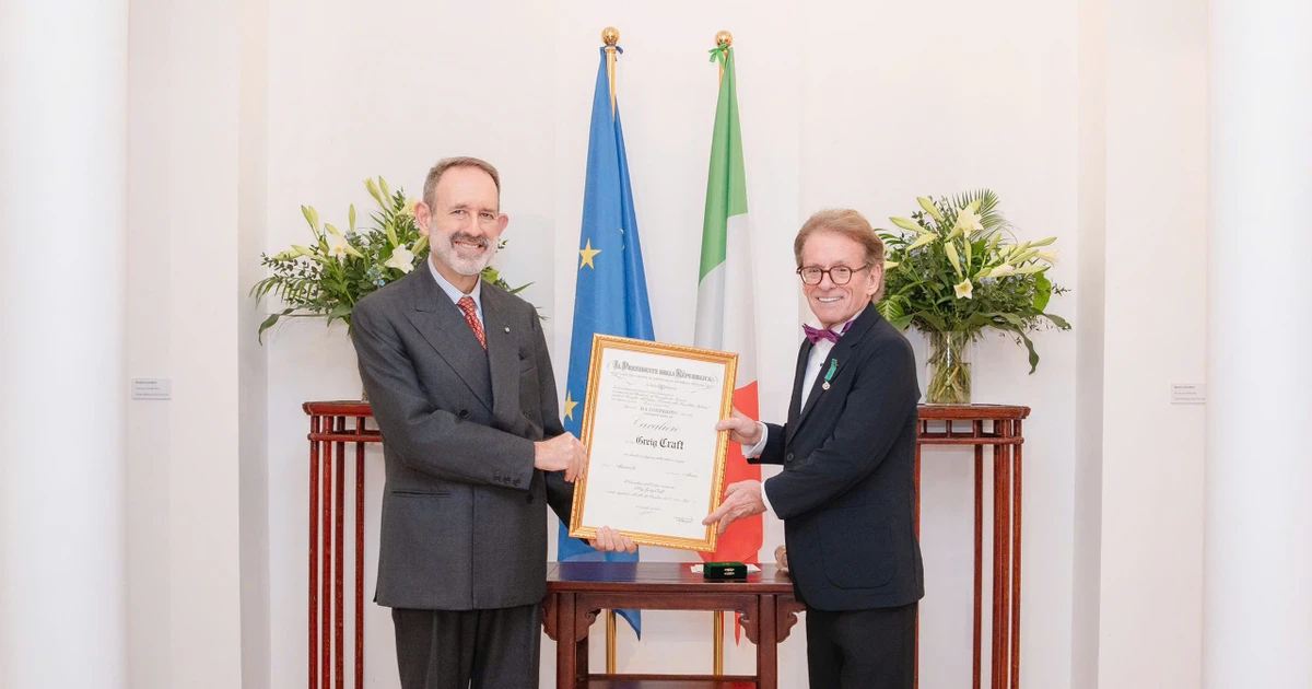 L'ambassadeur d'Italie remet une médaille au mécène du « soldat de ...