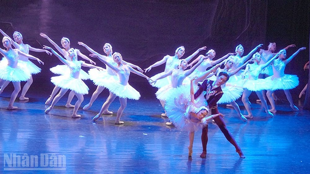 The ballet Swan Lake, a classic masterpiece, will reunite with ...