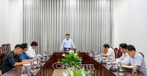Vice Chairman of the Provincial People's Committee Le Van Su worked ...
