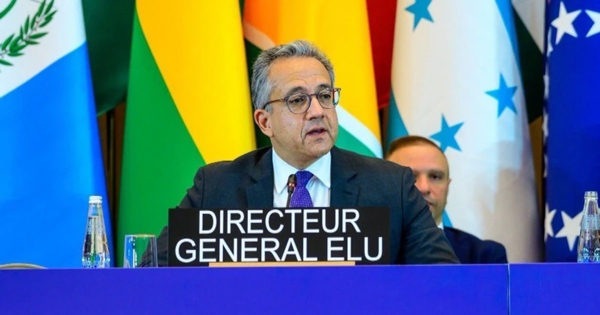 O Sr. Khaled El-Enany foi eleito Diretor-Geral da UNESCO para o mandato ...