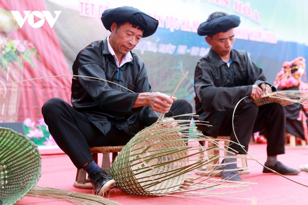Couleurs printanières de Ho Su Cha - Têt traditionnel unique du peuple ...
