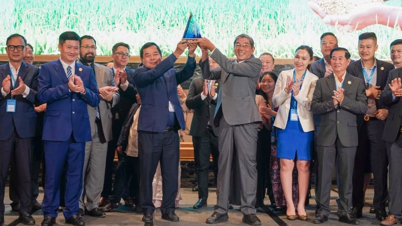Ong Cua ST25 Rice was honored for the third time as "World's Best Rice ...