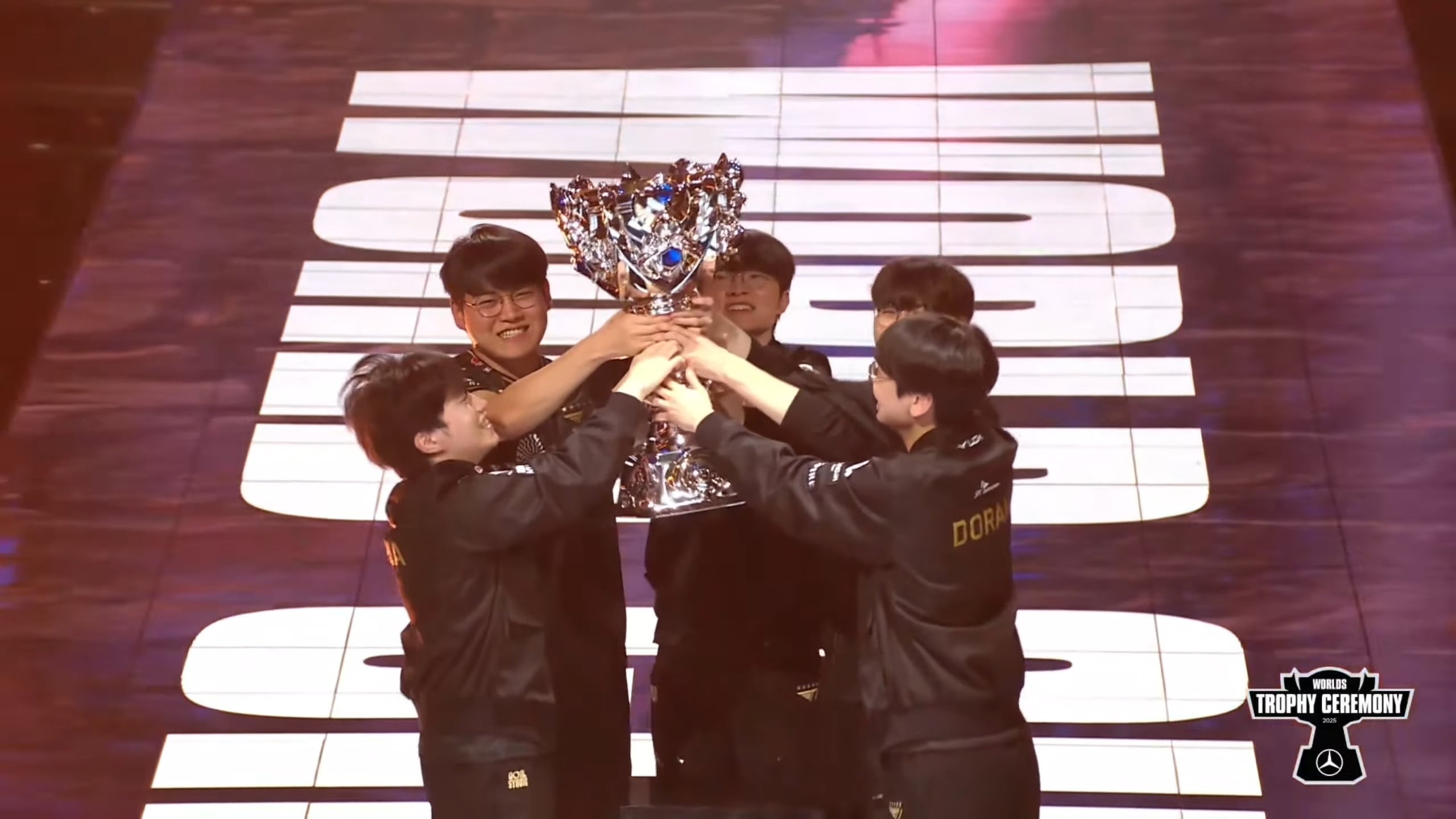 T1 wins again, Faker gets his 6th trophy.