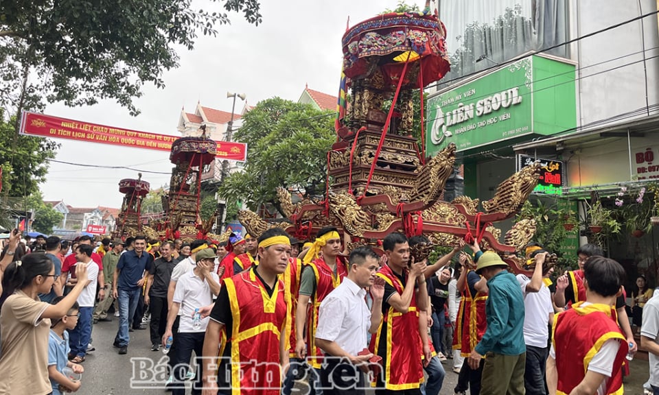 ពិធី ដង្ហែ ក្បួន ដង្ហែ បុរាណ ទាំង ១០ ក្នុង ពិធីបុណ្យ ប្រាសាទ Huong Quat