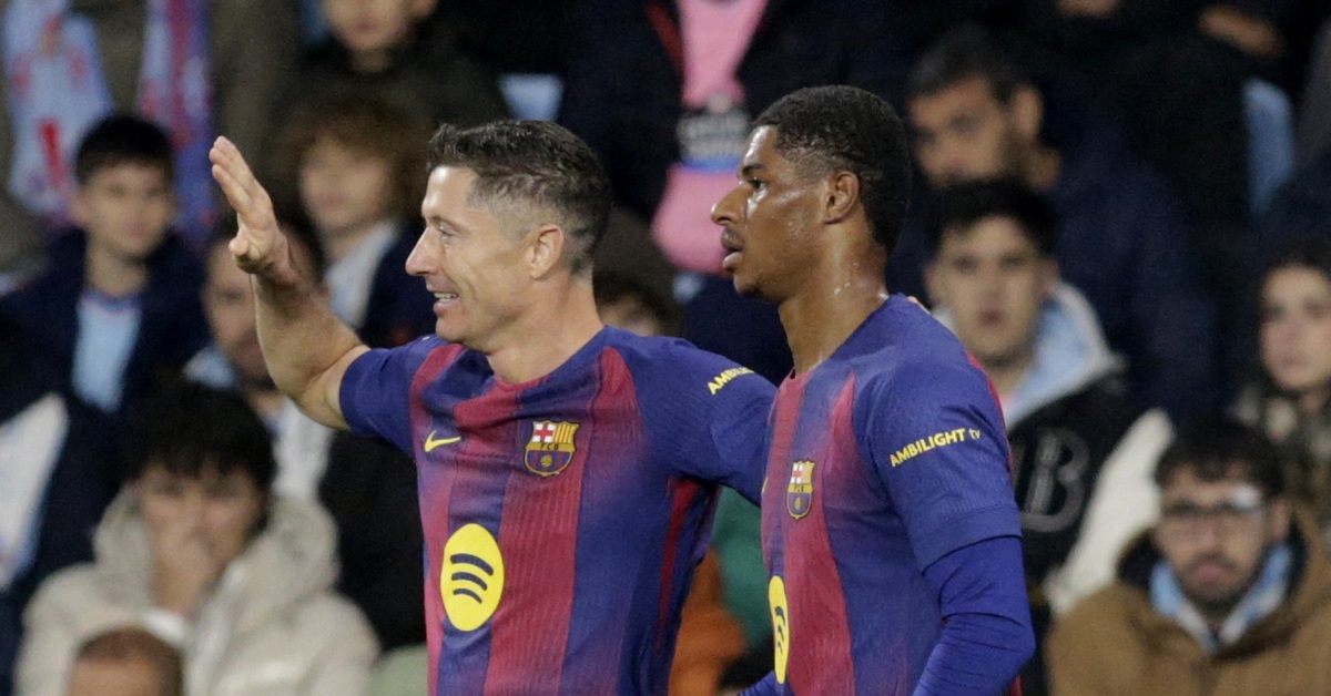 Lewandowski returns to the starting lineup, scoring a hat-trick to help ...