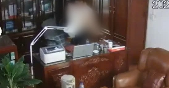 La escuela secundaria To Hien Thanh reporta un video de un hombre en una situación íntima con ...