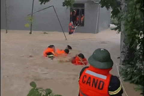 The scream of a police officer when rescuing people in floodwaters