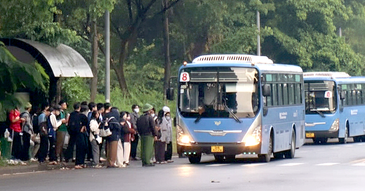 Connecting bus route 61-05 from Thu Dau Mot to Ho Chi Minh City ...