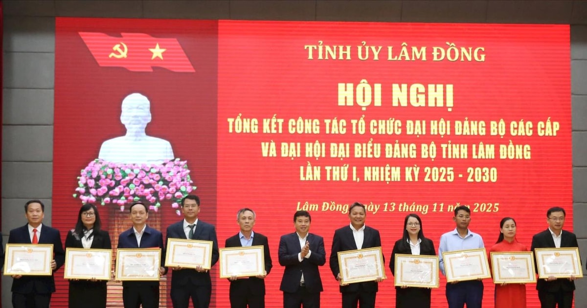 Lam Dong a félicité 110 collectifs et individus pour leurs réalisations ...