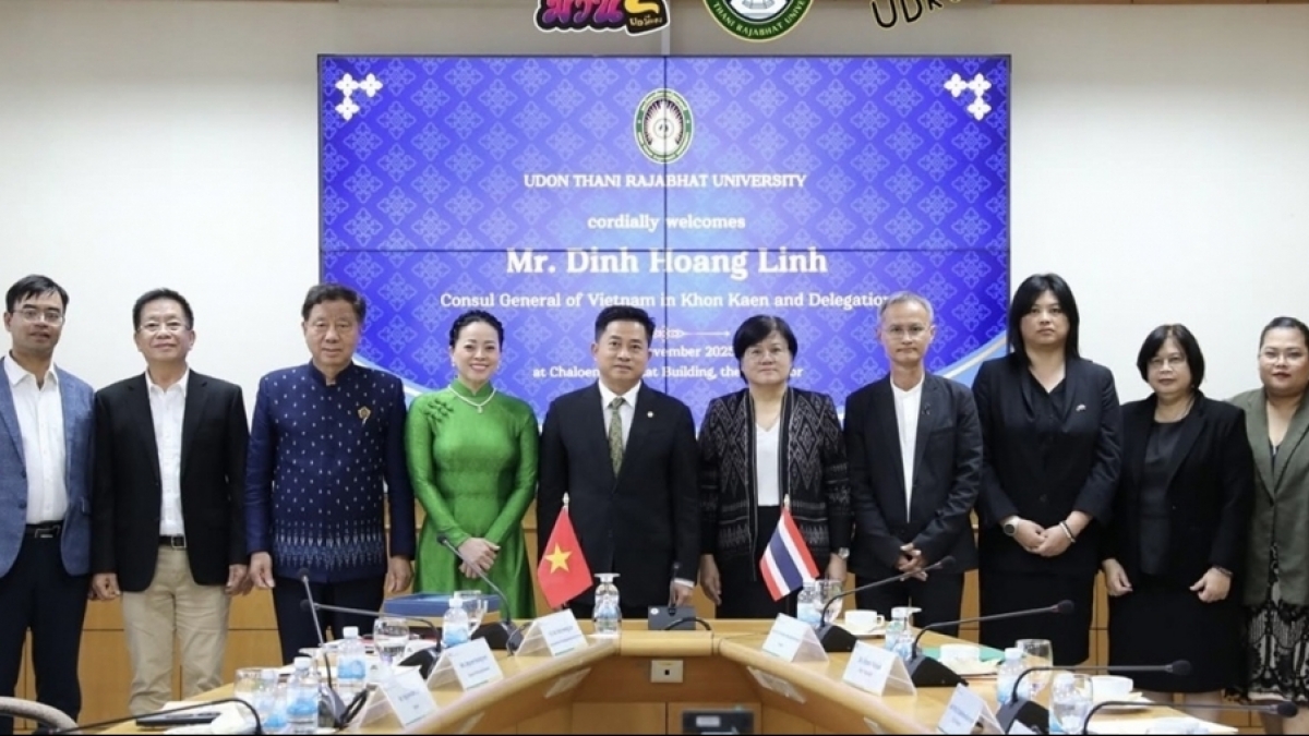 タイのコンケンにあるベトナム総領事館は、ウドンタニ王立大学との文化・教育協力を推進しています。