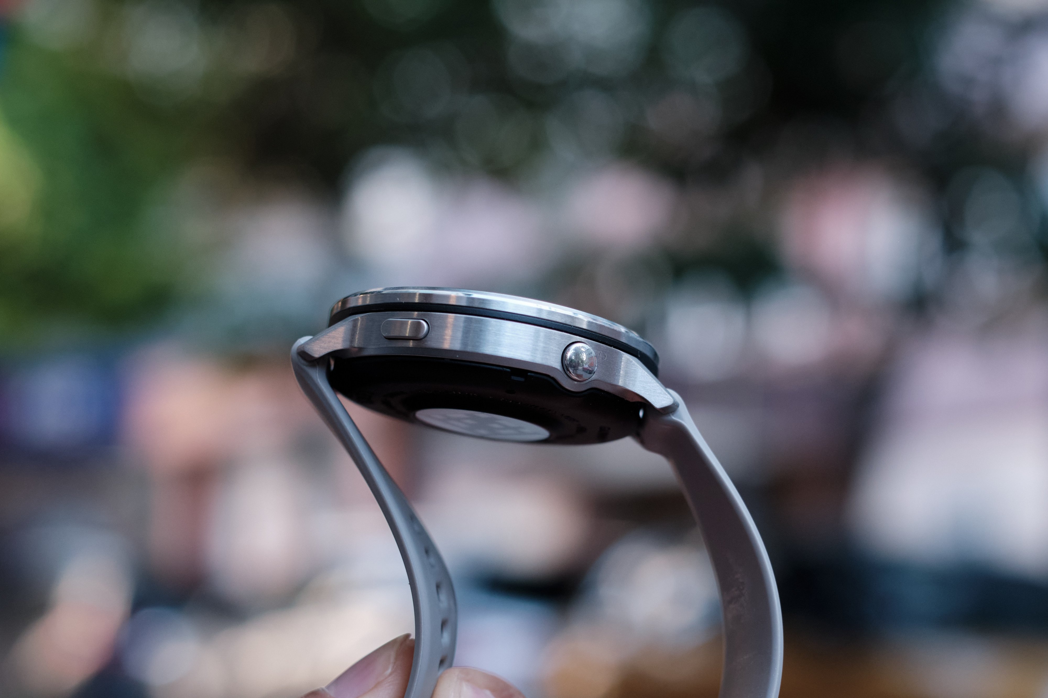 Ma montre connectée me rappelle de recharger la batterie au bon moment.