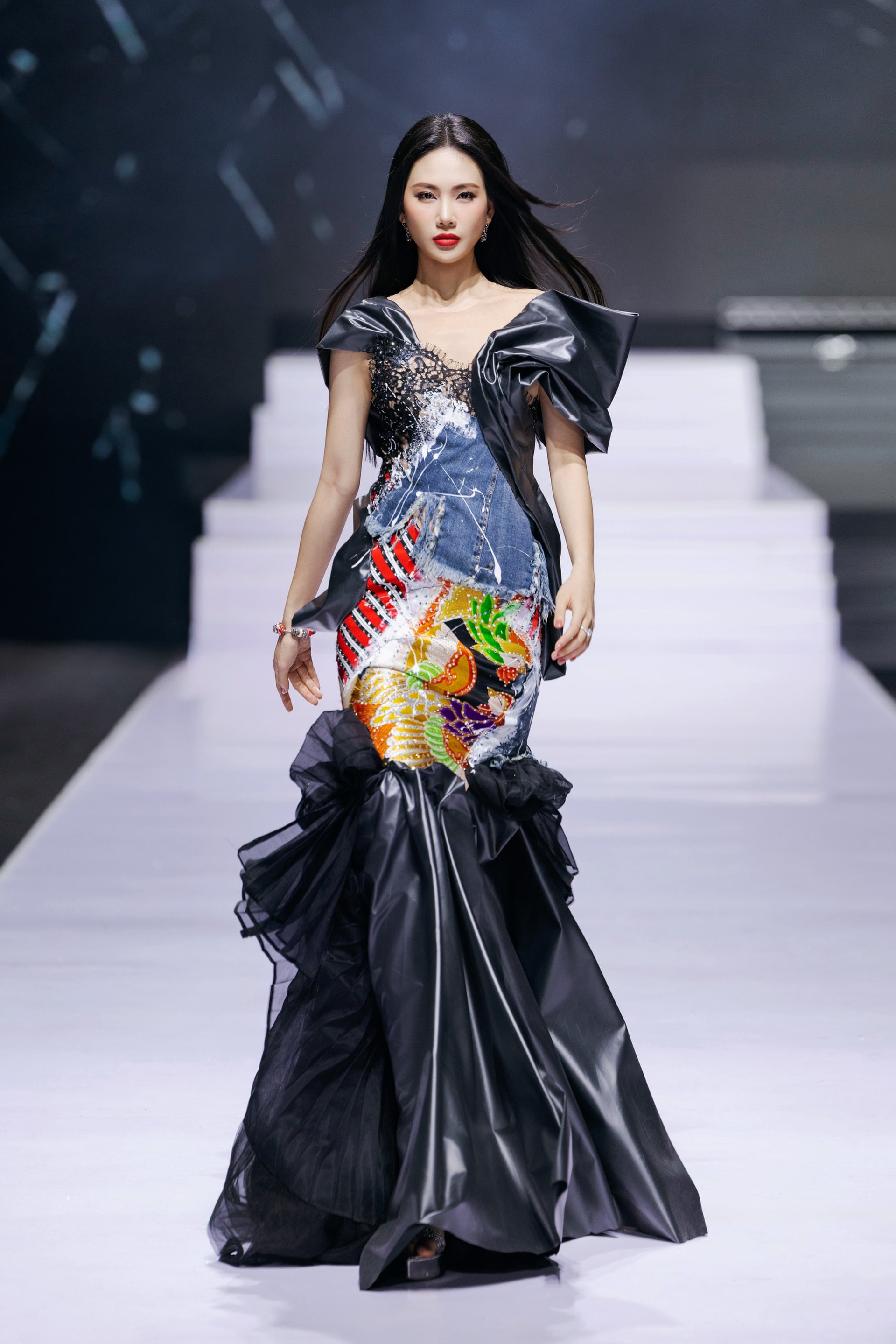 Miss Bui Quynh Hoa's outstanding performance closed Vietnam ...